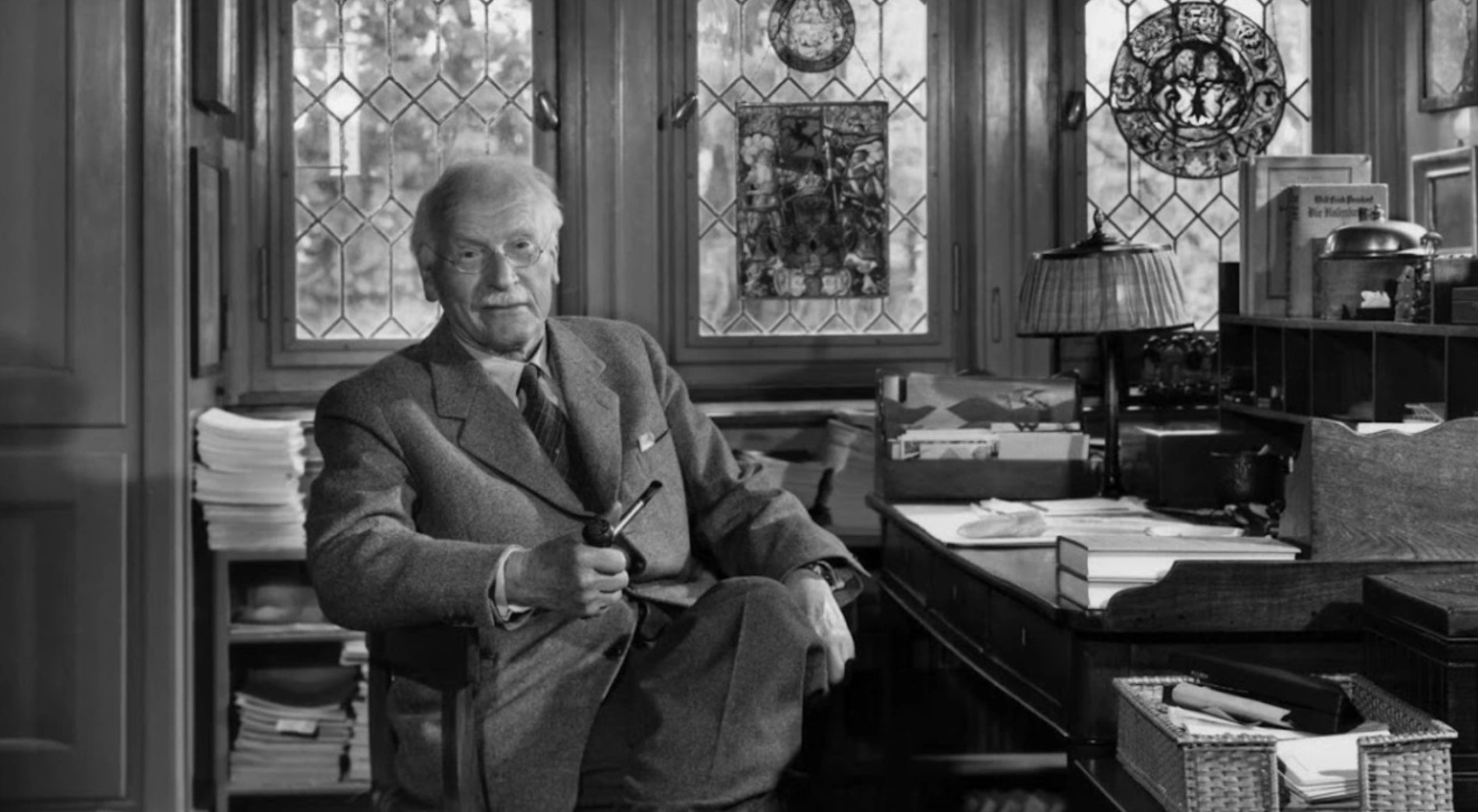 Carl Jung - Umbra lui Jung, între realitate, conștient, inconștient ...